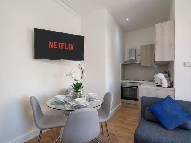 Studio Flat, Mitcham Road, SW17