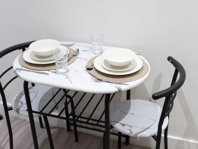 Studio Flat, Mitcham Road, SW17