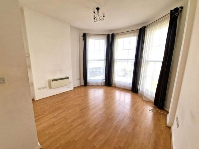 Studio Flat, Mornington Terrace, NW1