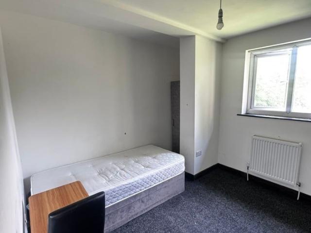 Studio Flat, Moston Lane, M9
