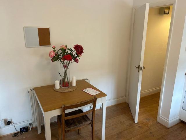 Studio Flat, Myddleton Road, N22