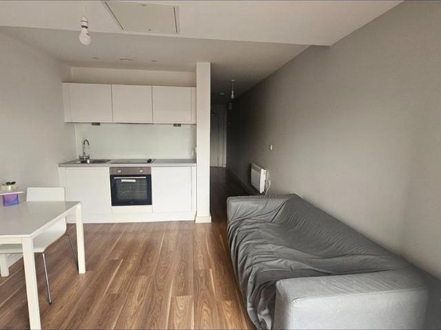 Studio Flat, Nation Way, L1