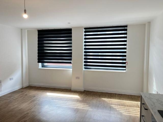 Studio Flat, North Church House, S1