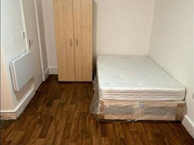Studio Flat, North Circular Road, NW2