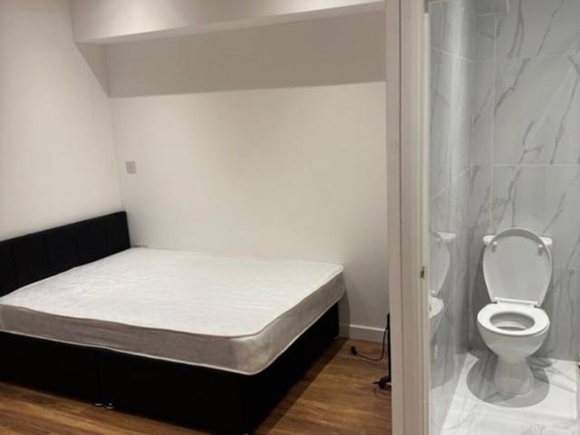 Studio Flat, North End Road, SW6