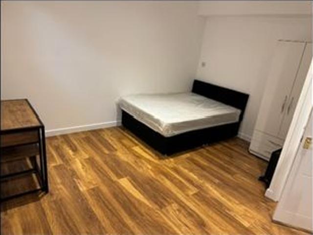 Studio Flat, North End Road, SW6