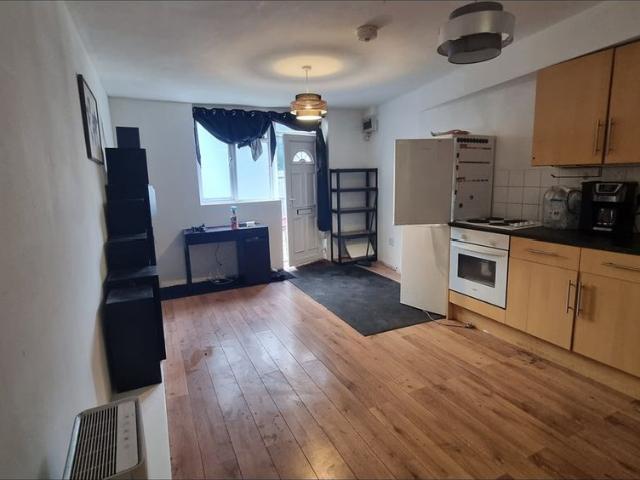 Studio Flat, North St, LU2