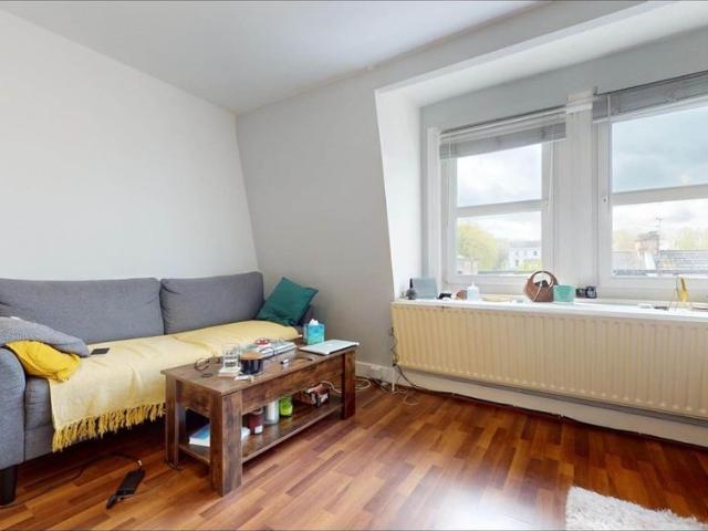 Studio Flat, Northcote Road, SW11