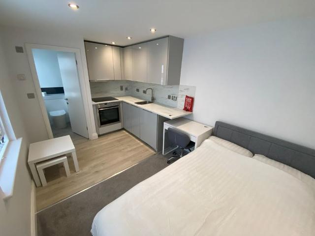 Studio Flat, Norfolk Square, BN1