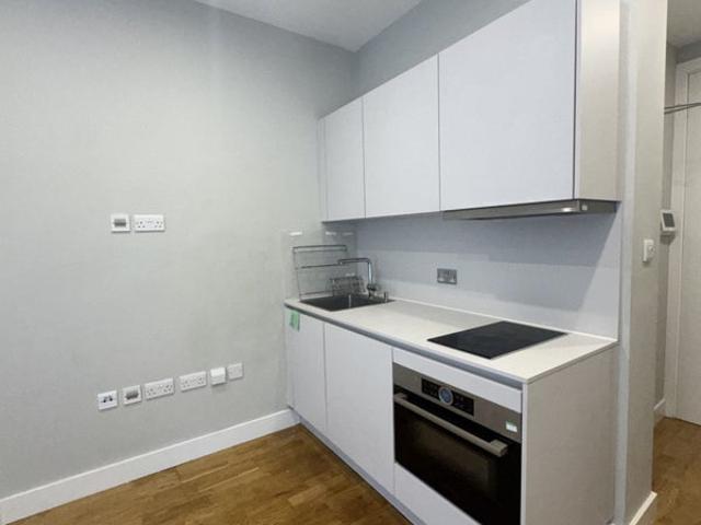 Studio flat nw2 killburn available now