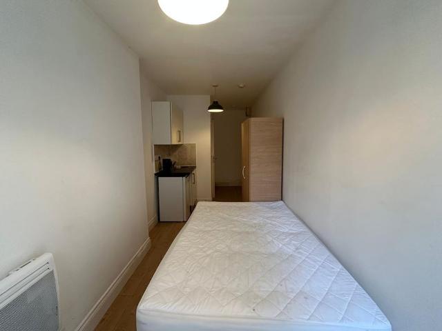 Studio Flat, Oak Cottage Close, SE6