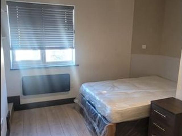 Studio Flat, Oakridge Road, BR1
