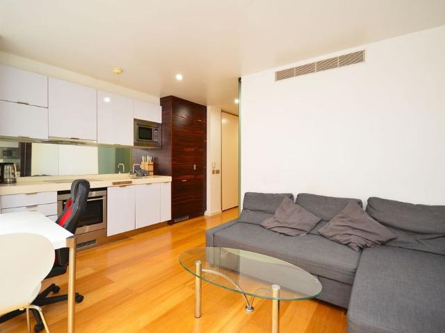 Studio Flat, Ontario Tower, E14