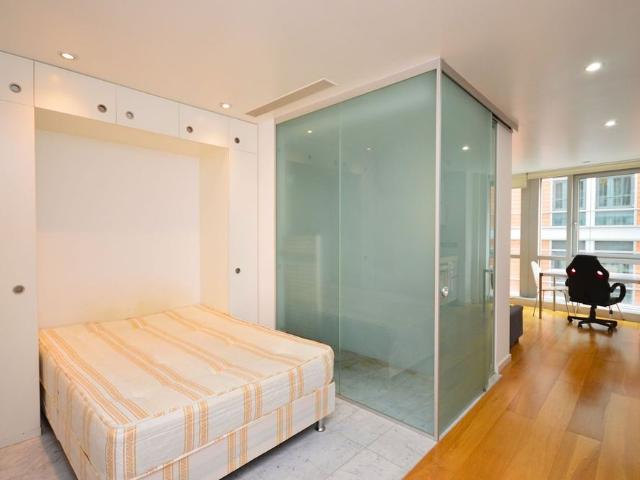 Studio Flat, Ontario Tower, E14