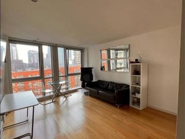 Studio Flat, Ontario Tower, E14