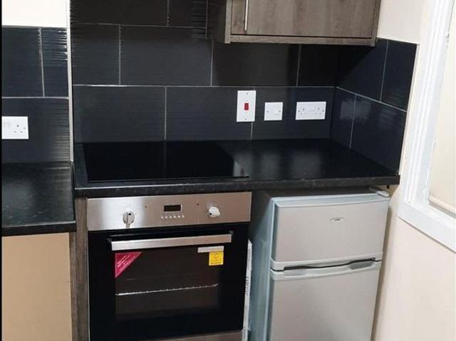 Studio Flat, Osbaldeston Road, N16
