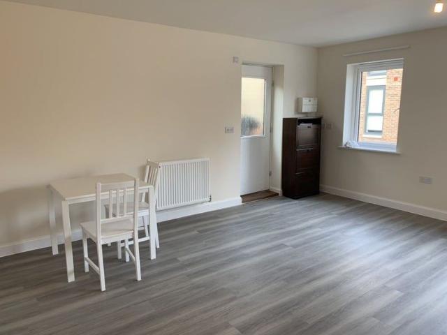 Studio Flat, Osprey Drive, CB2