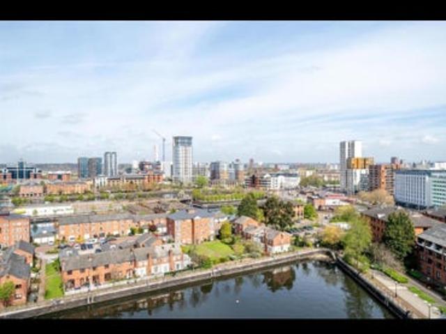 Studio Flat Over Quays