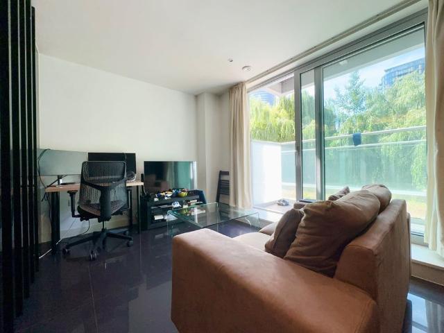 Studio Flat, Pan Peninsula Square, E14