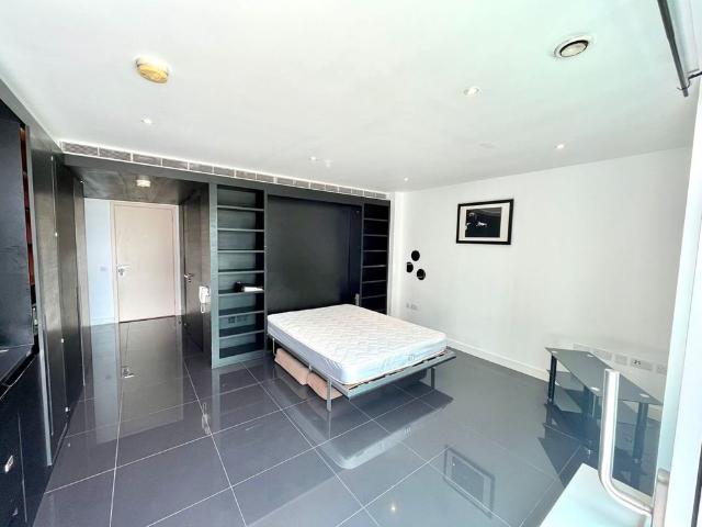Studio Flat, Pan Peninsula Square, E14