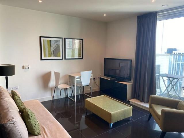 Studio Flat, Pan Peninsula Square, E14