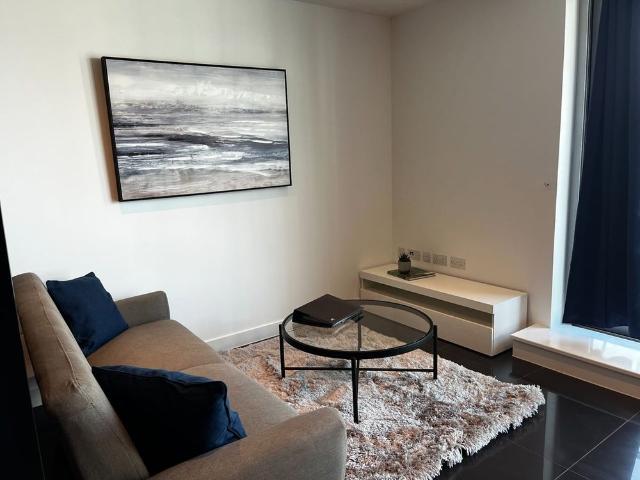 Studio Flat, Pan Peninsula Square, E14