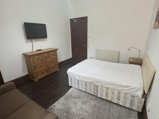Studio Flat, Paisley Road West, G51