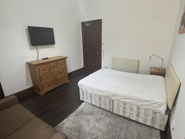 Studio Flat, Paisley Road West, G51