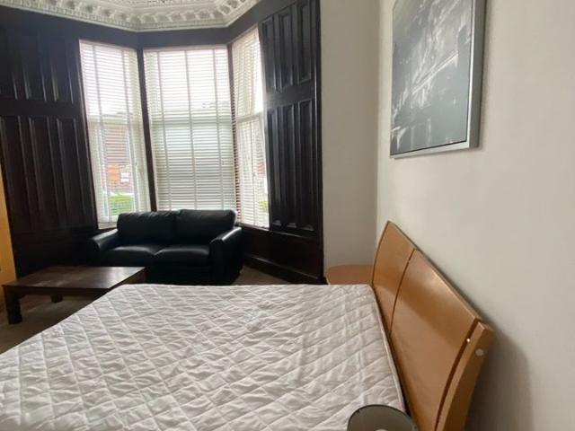 Studio Flat, Paisley Road West, G51