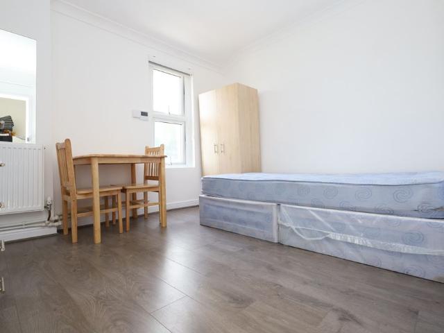 Studio Flat, Palmerston Road, N22