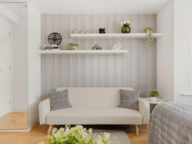 Studio Flat, Park Drive, NW11