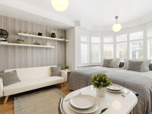 Studio Flat, Park Drive, NW11