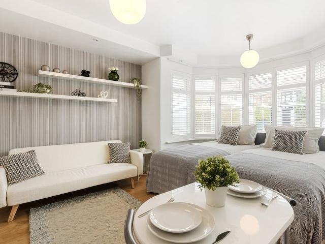 Studio Flat, Park Drive, NW11