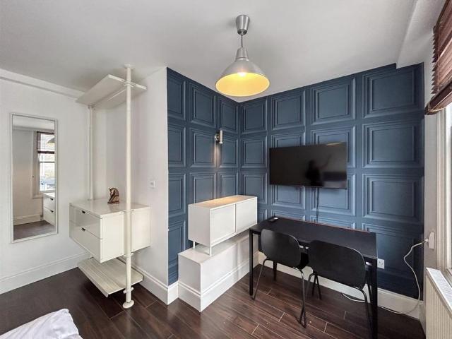 Studio Flat, Parkway, NW1