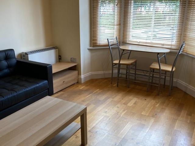 Studio Flat, Penton Place, SE17