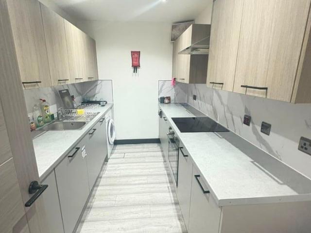Studio Flat, Penderry Rise, SE6