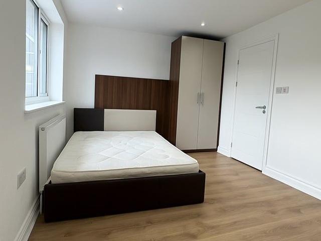Studio Flat, Penrhyn Crescent, E17