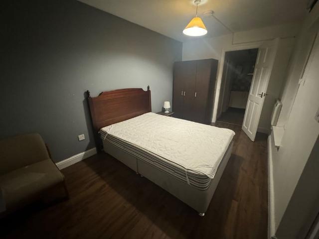 Studio Flat, Peverel Road, CB5