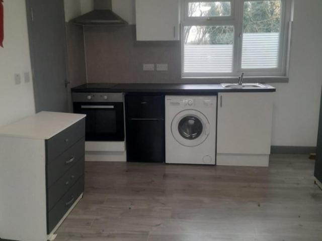 Studio Flat, Pinner Road, HA1