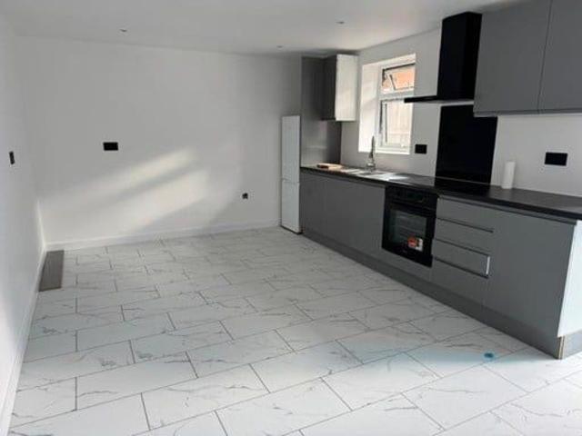 Studio Flat, Pinner View, HA1