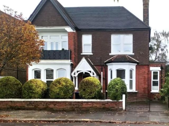 Studio Flat, Pierrepoint Road, W3