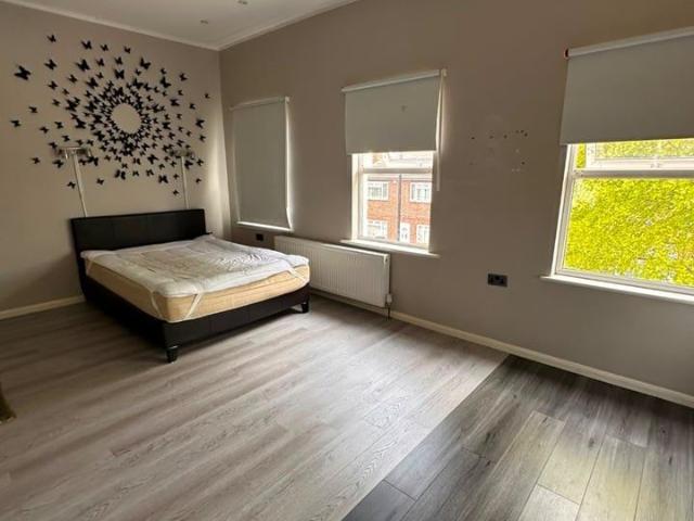 Studio Flat, Portland Road, SE25
