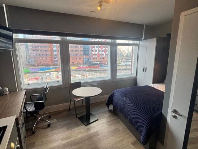 Studio Flat, Prestige Living Chamberlain Place, B4