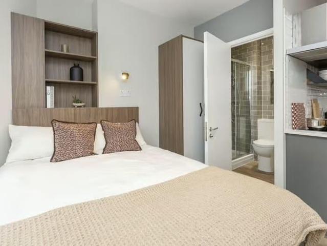 Studio Flat, Prestige Living Chamberlain Place, B4