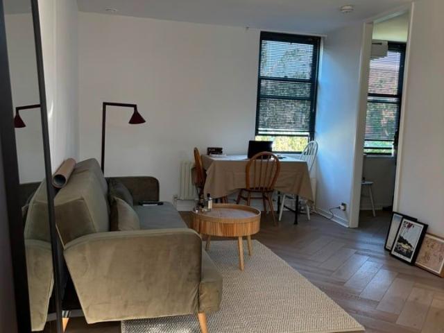 Studio Flat, Priory House, SW1V