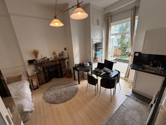 Studio Flat, Priory Road, NW6