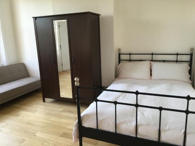 Studio Flat, Randolph Avenue, W9