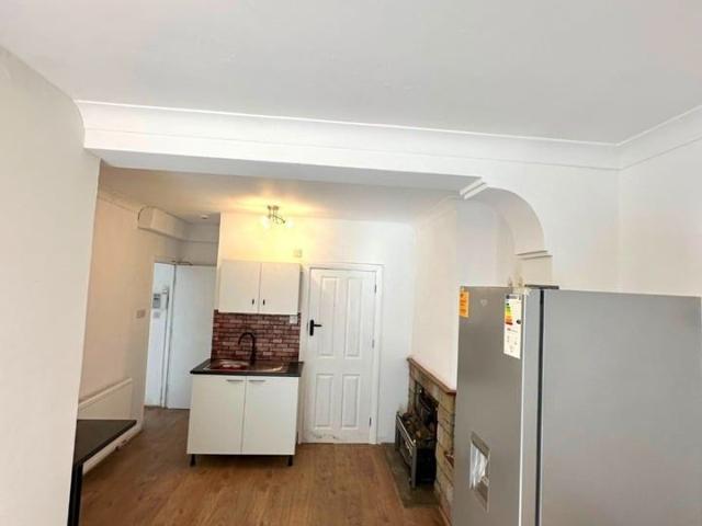 Studio Flat, Radcliffe Road, HA3
