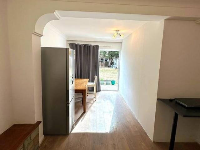 Studio Flat, Radcliffe Road, HA3