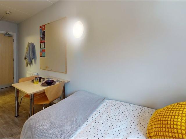Studio Flat, Redwoods, NG9